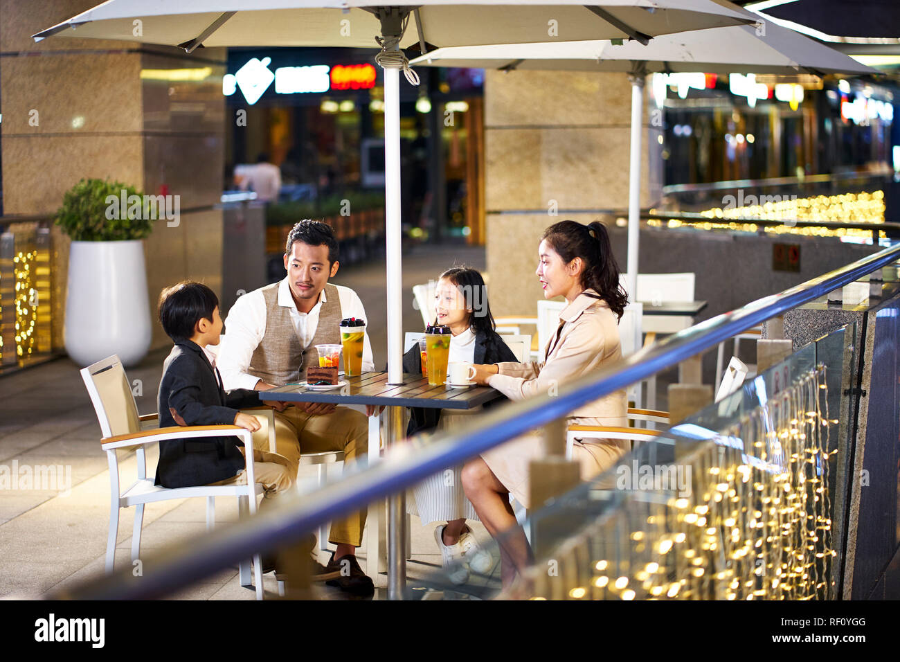Taiwan kids eating hi-res stock photography and images - Alamy