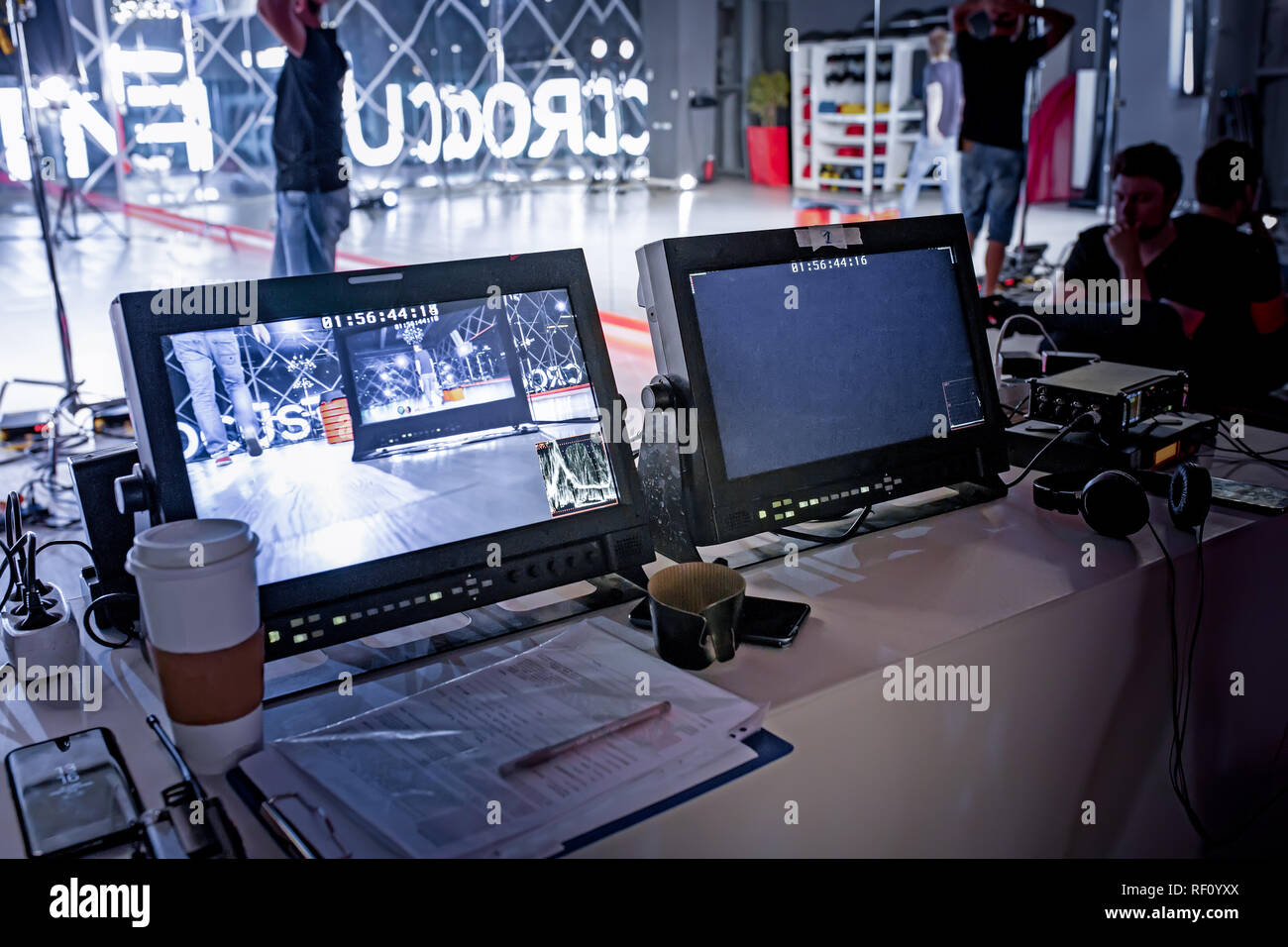 Cameraman big tv broadcast camera hi-res stock photography and images ...