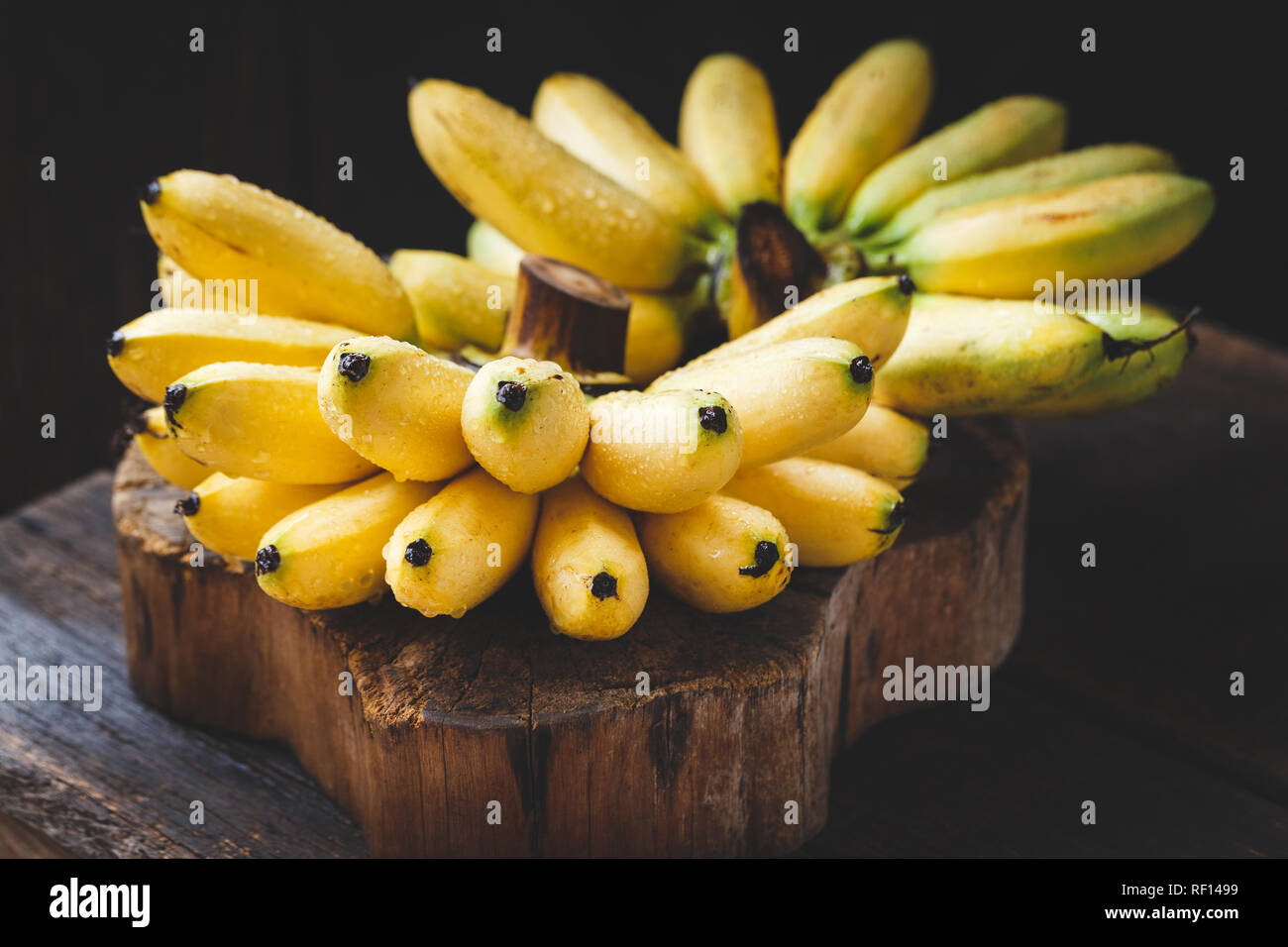 Little bananas hi-res stock photography and images - Alamy