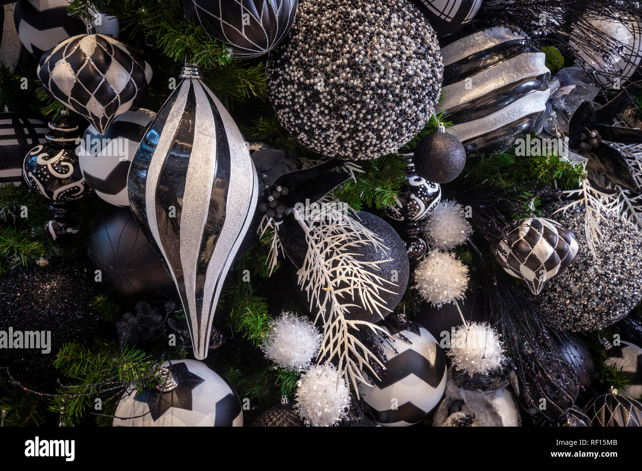 Red gold christmas tree decorations hi-res stock photography and images ...