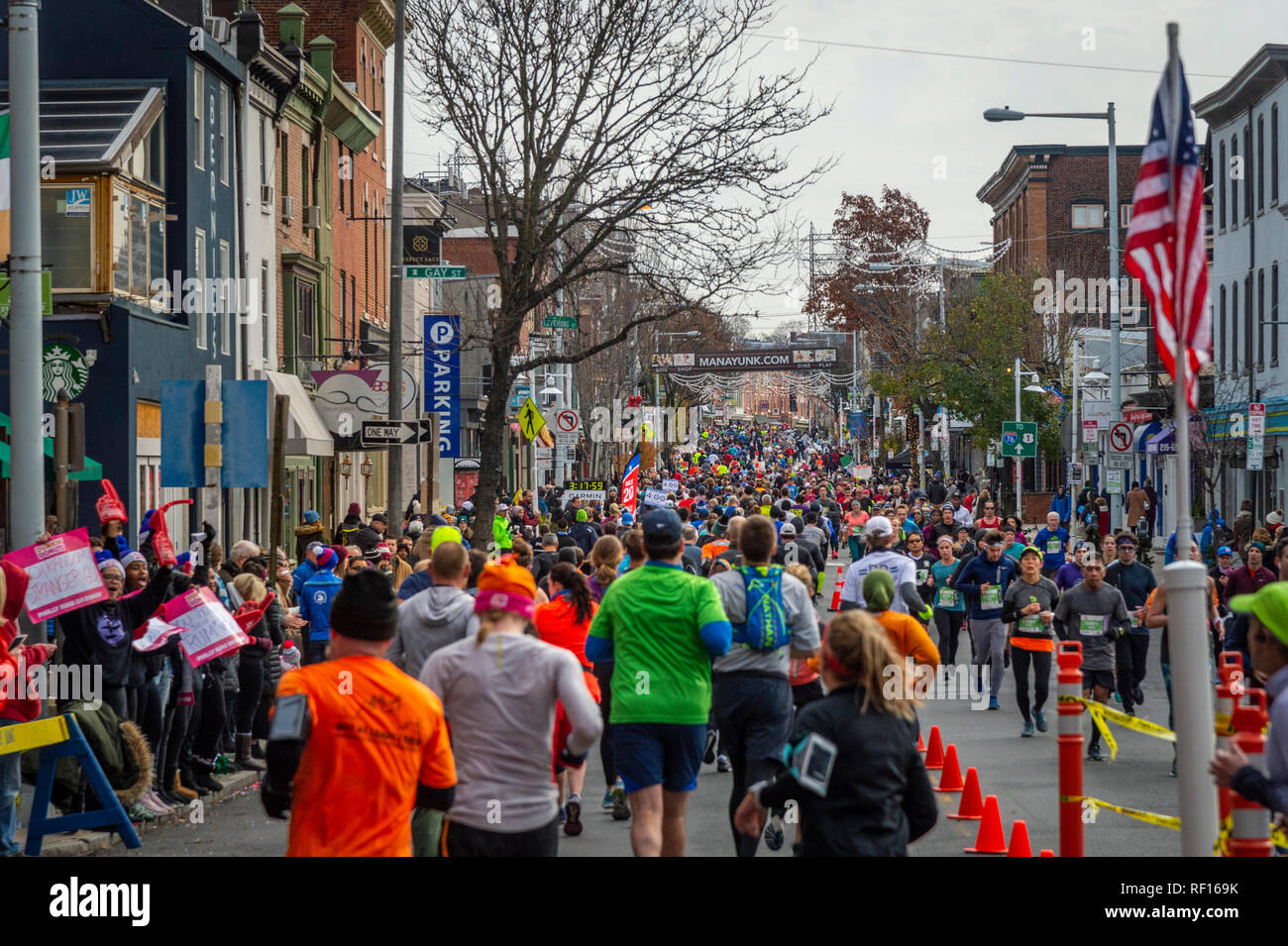 Runners Compete In 2018 Philadelphia Marathon In The Manayunk Section ...