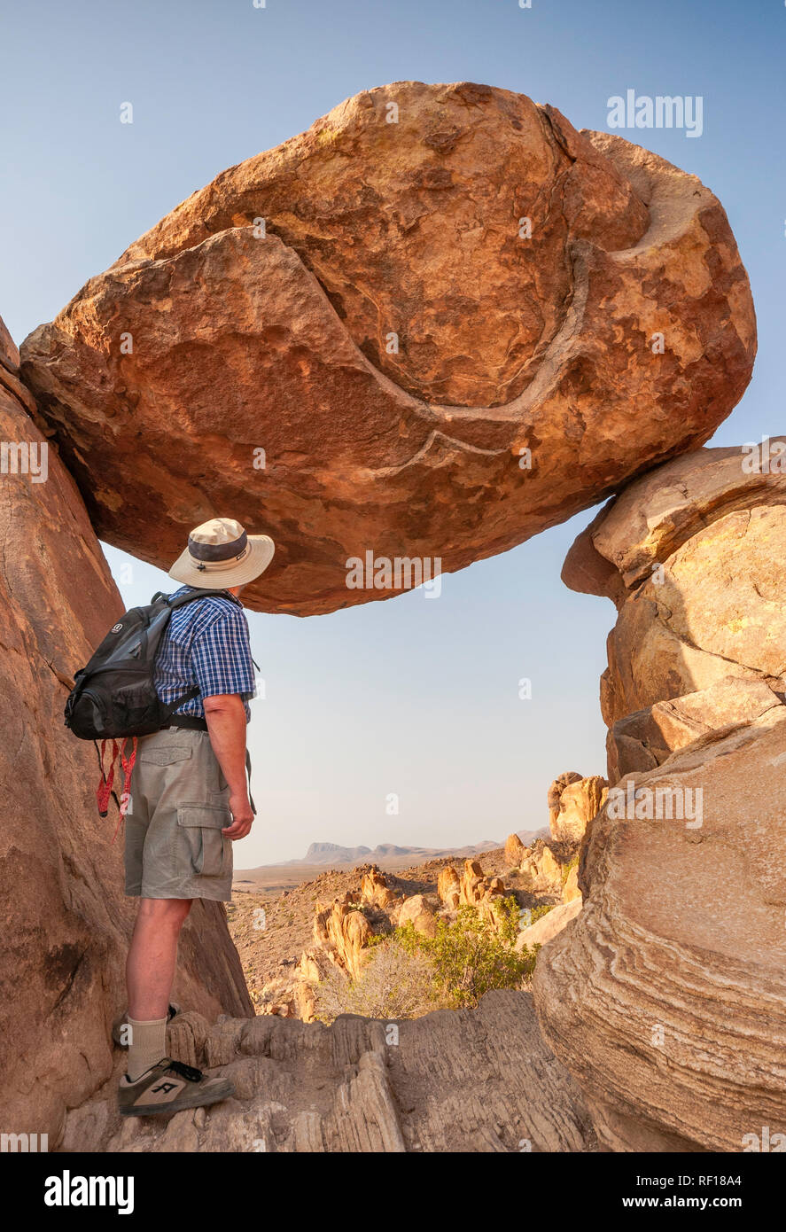Balanced rock in big bend national park hi-res stock photography and ...
