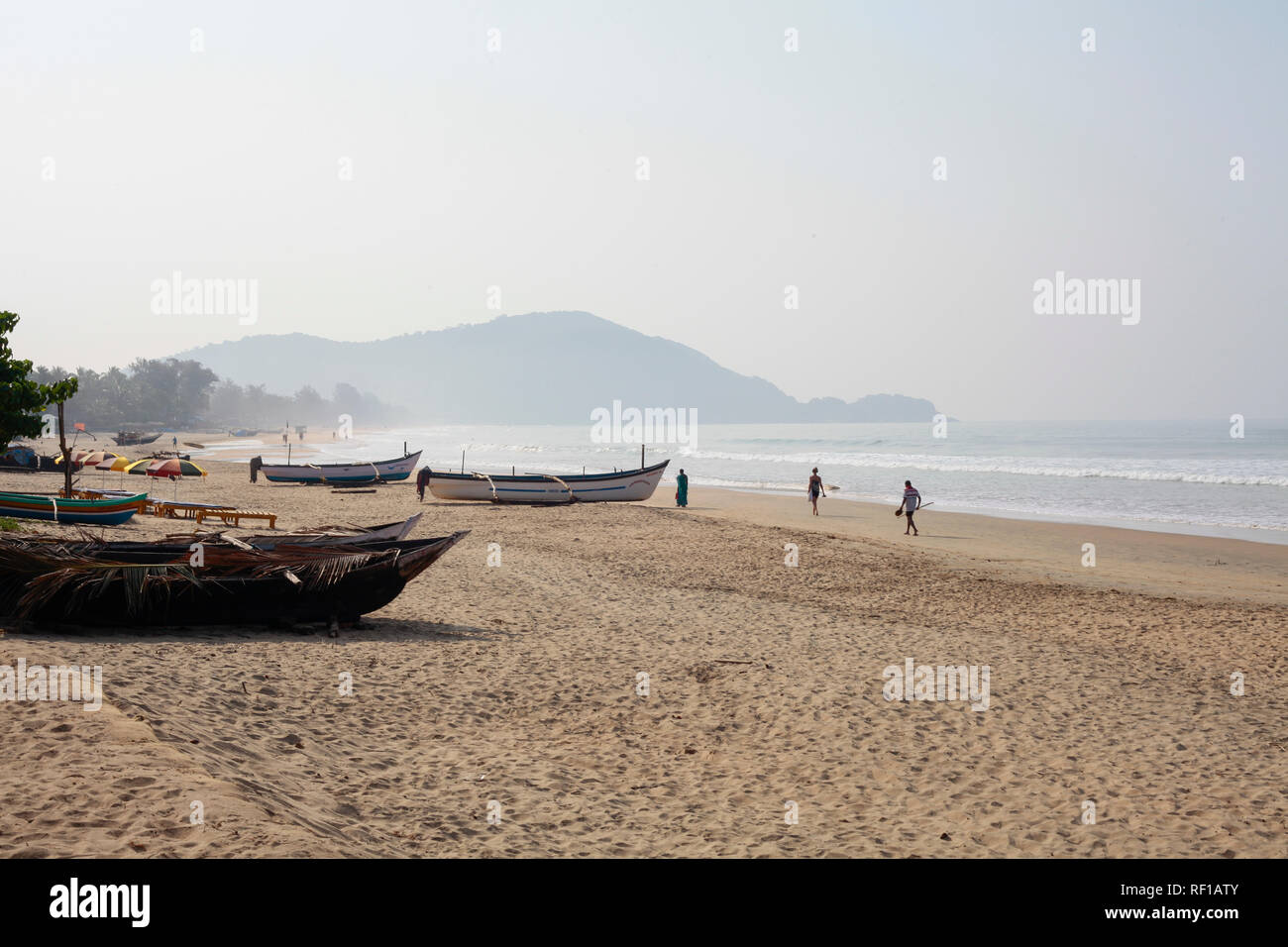 Agonda waves hi-res stock photography and images - Alamy