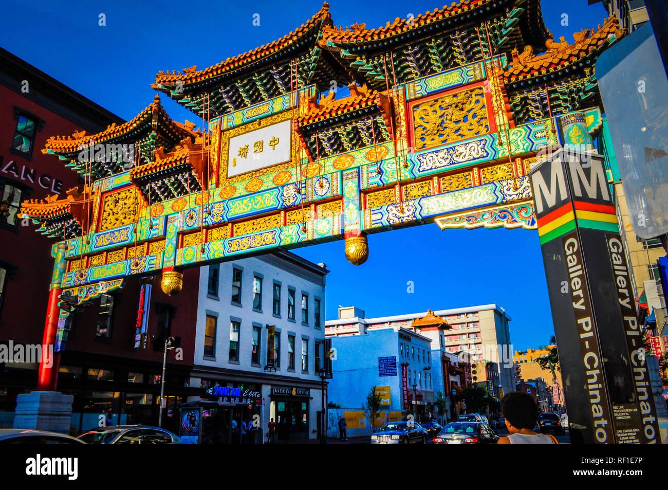 Chinatown friendship arch hi-res stock photography and images - Alamy