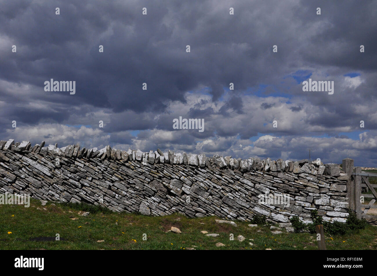 Sloping clouds hi-res stock photography and images - Alamy