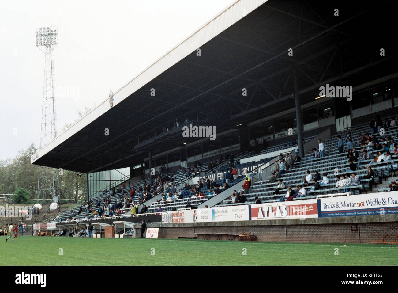 End of terrace cottage hi-res stock photography and images - Alamy