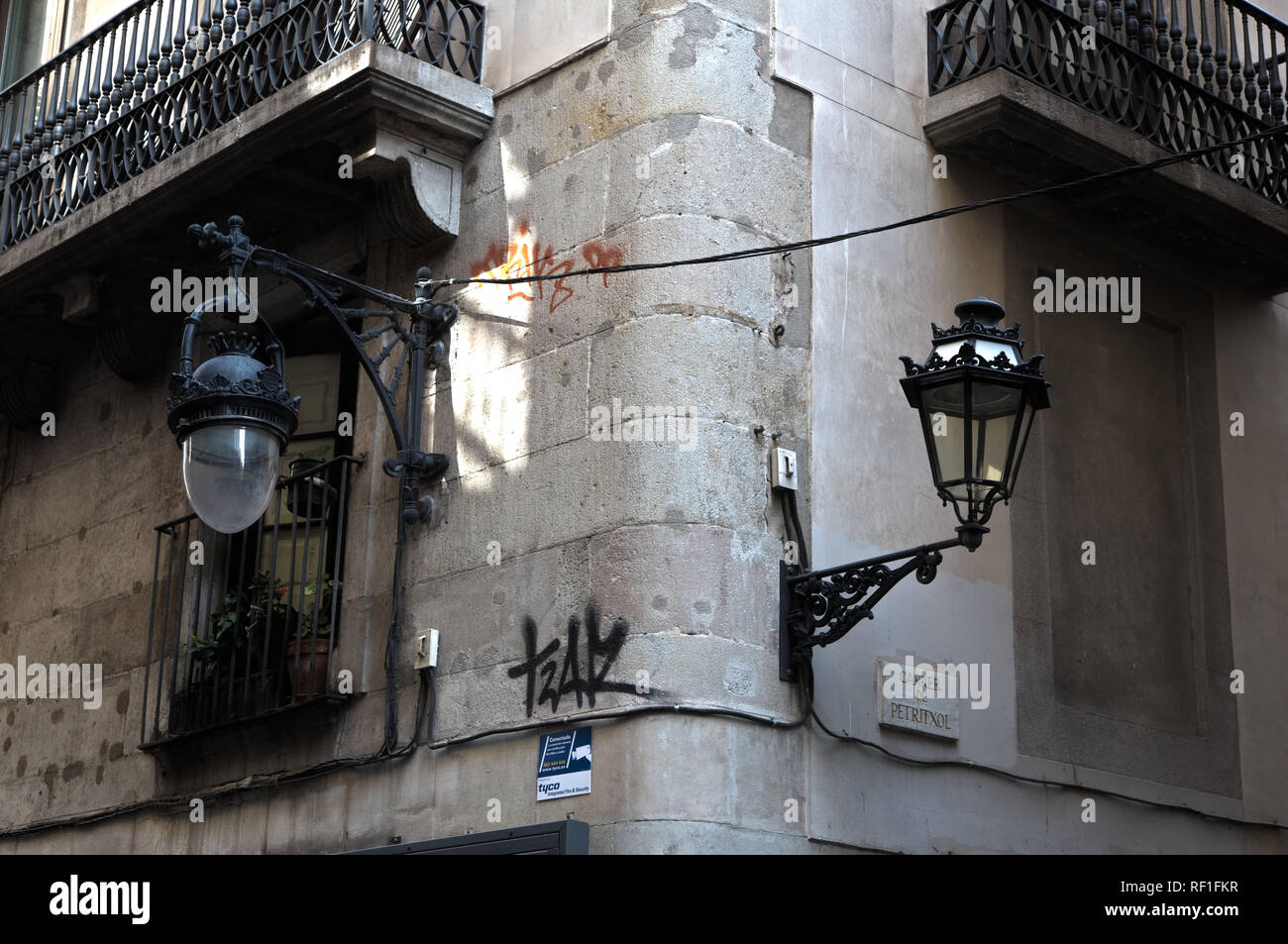Ornate street lights hi-res stock photography and images - Alamy