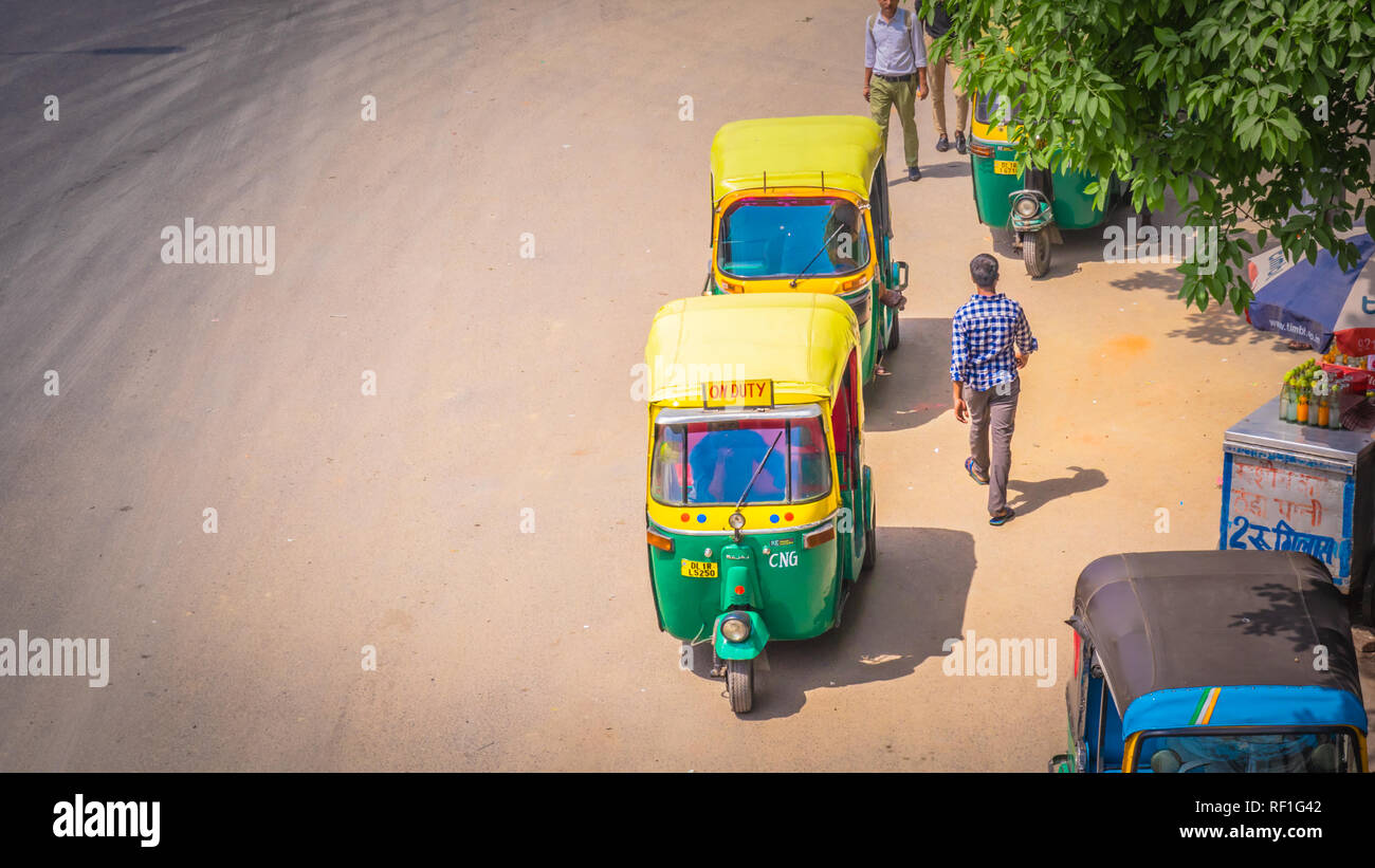 Rickshaws in traffic jam india hi-res stock photography and images - Alamy