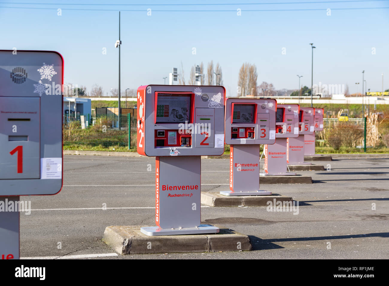 Auchan hi-res stock photography and images - Alamy