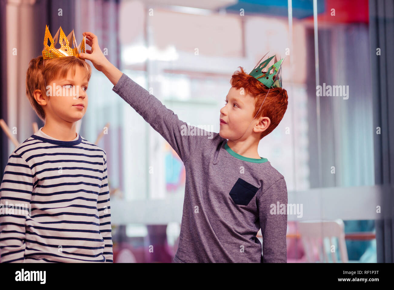 Child party game hi-res stock photography and images - Alamy