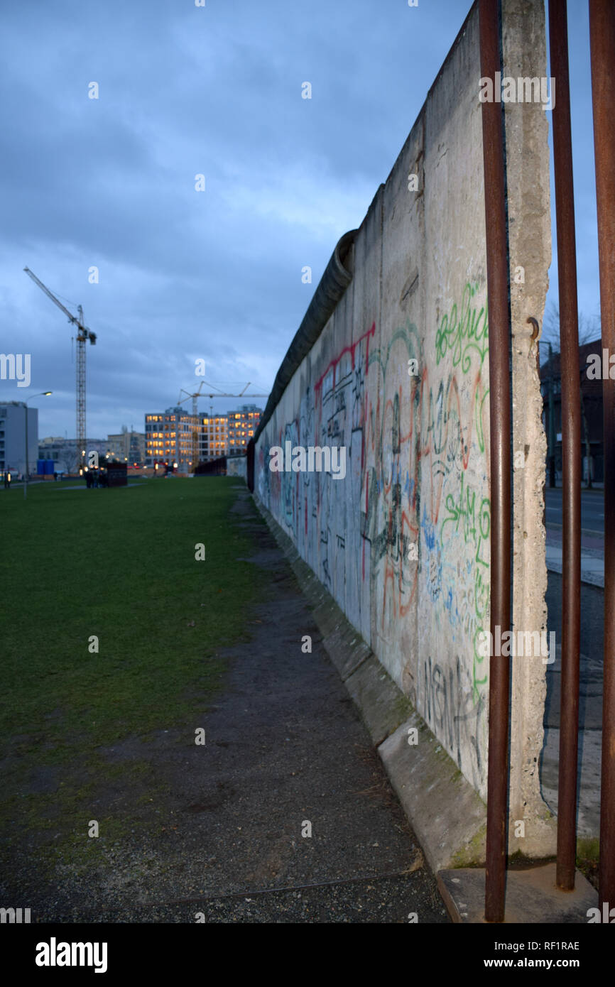 Stretch of berlin wall hi-res stock photography and images - Alamy