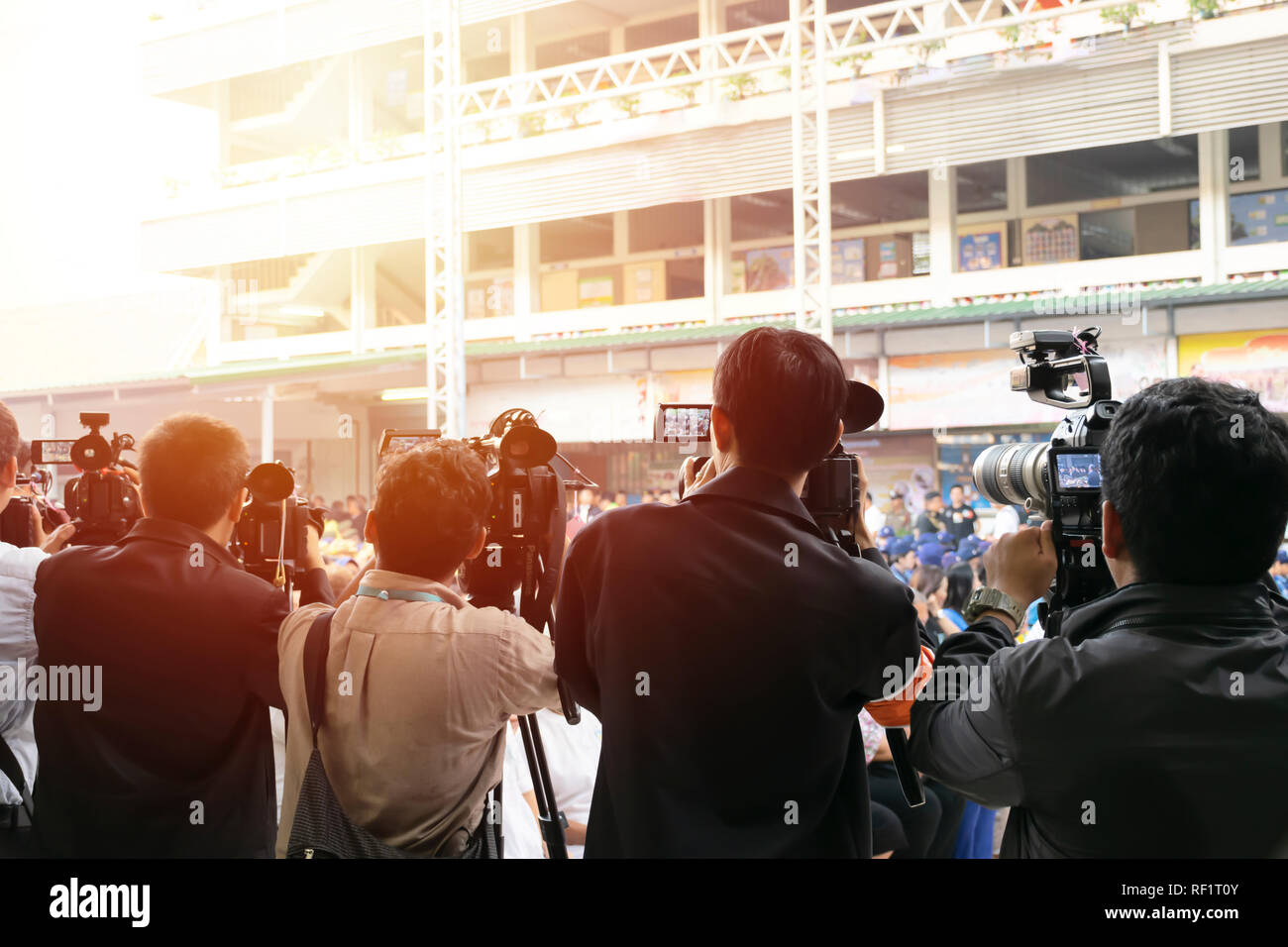 Tv filming studio audience hi-res stock photography and images - Alamy