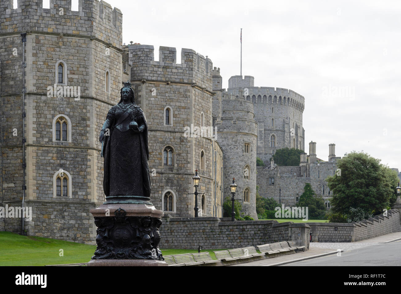 Statue of Queen Victoria in Front of Windsor Castle, Windsor, England ...