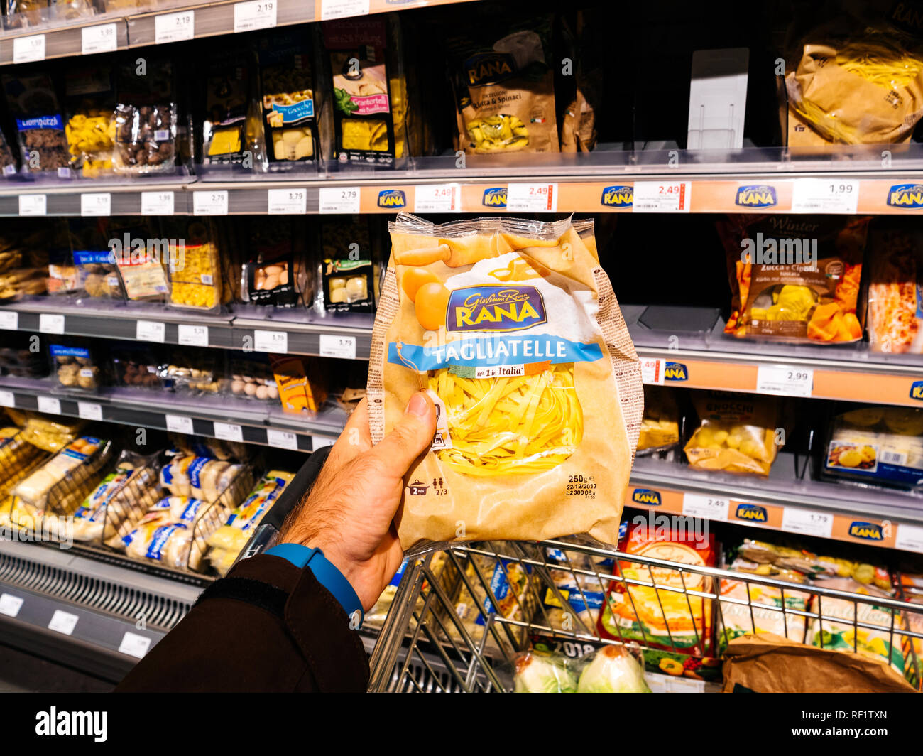 Tagliatelle pasta bag hi-res stock photography and images - Alamy