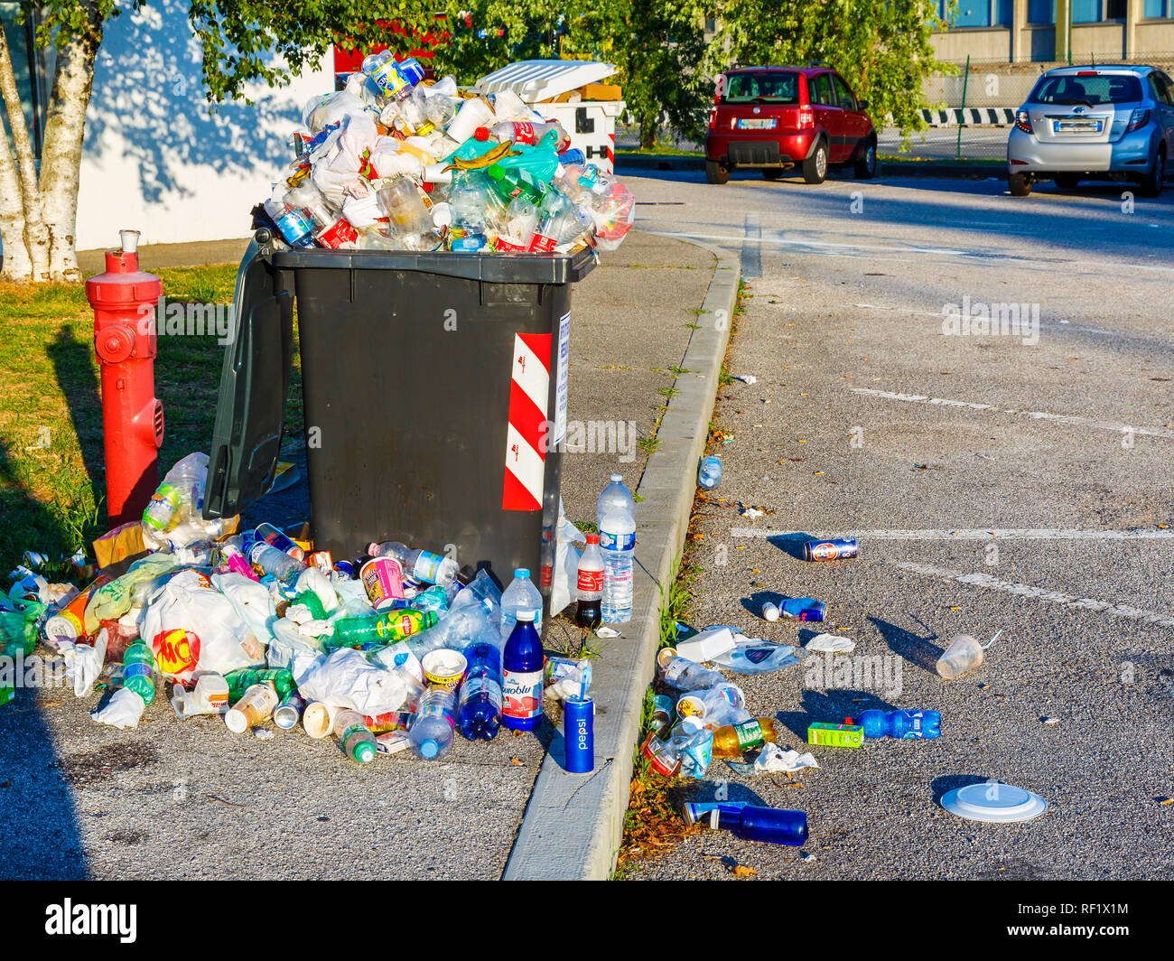 Plastic bin overflow hi-res stock photography and images - Alamy