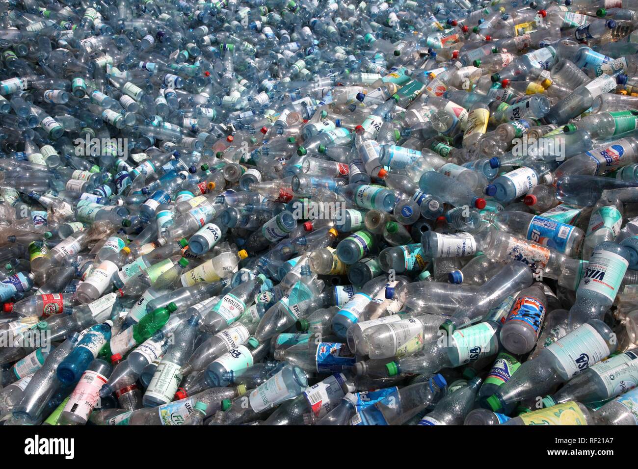 Shredded plastic bottles hi-res stock photography and images - Alamy