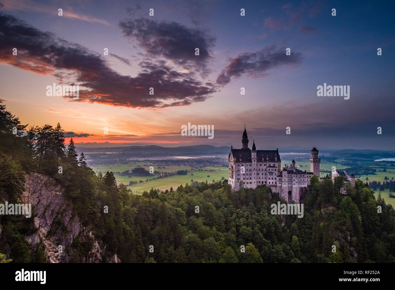 Panoramic view of the castle Neuschwanstein from the bridge ...