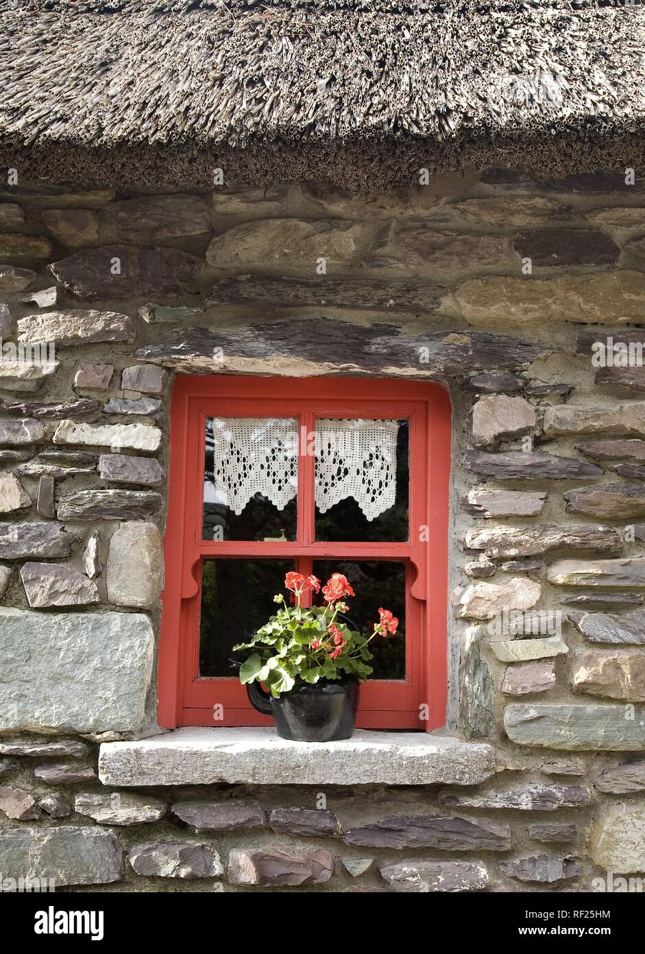 Stone house ireland hi-res stock photography and images - Alamy