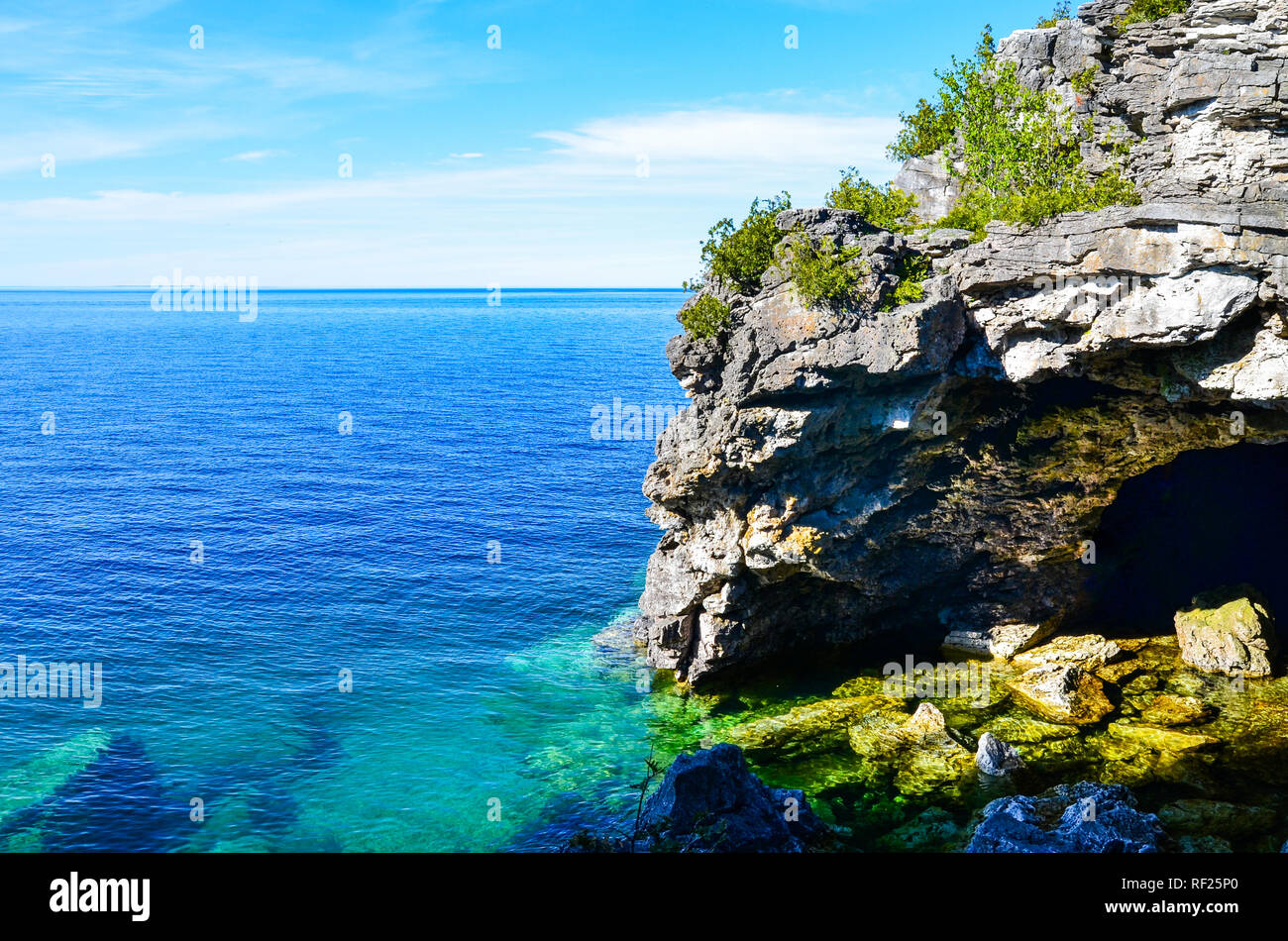 Bruce Peninsula Grotto Stock Photos & Bruce Peninsula Grotto Stock ...