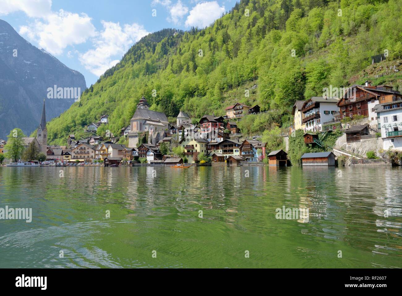 View of Hallstatt on Lake Hallstatt, Salzkammergut, Dachstein region ...