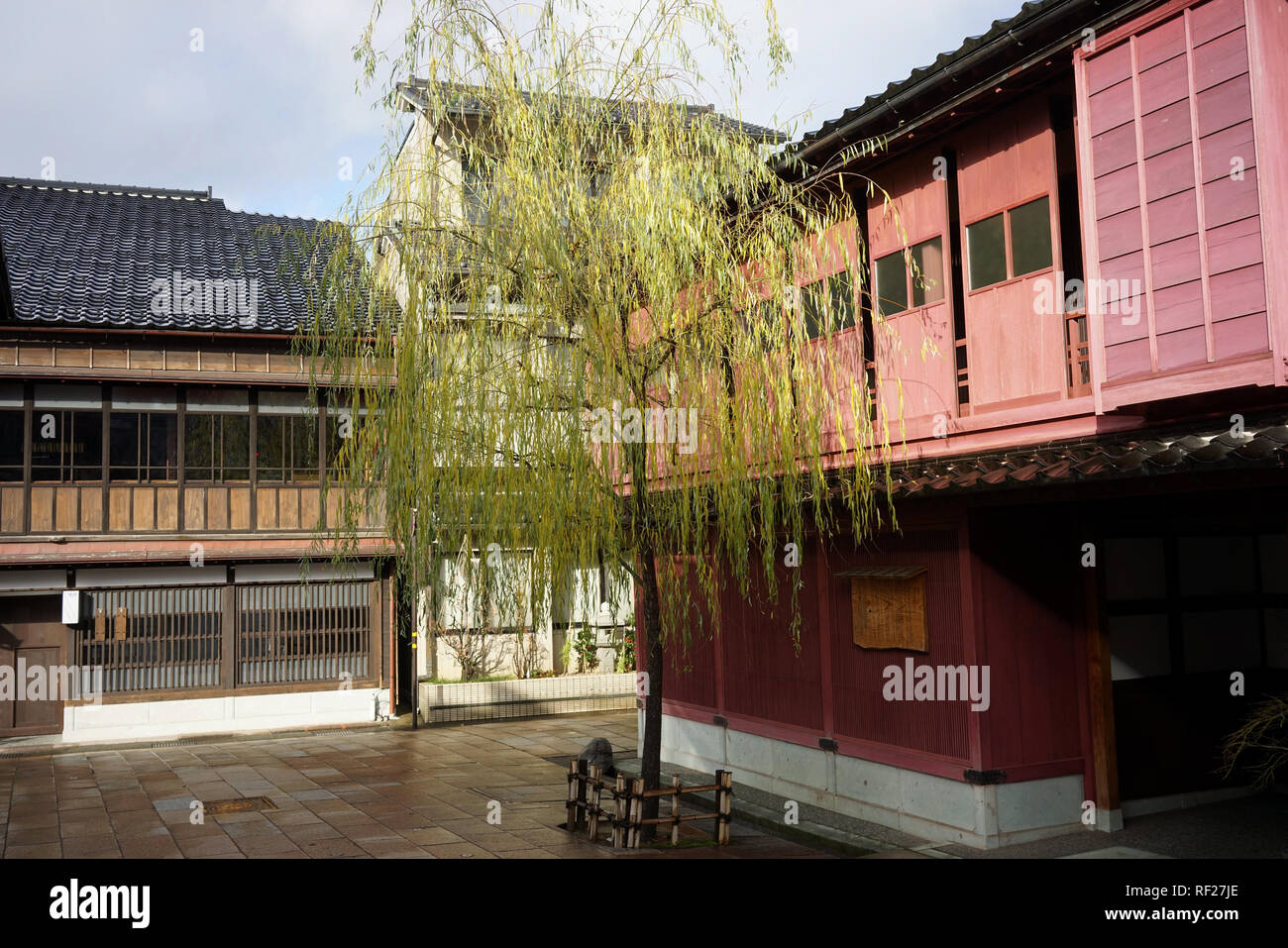 Traditional japanese buildings hi-res stock photography and images - Alamy