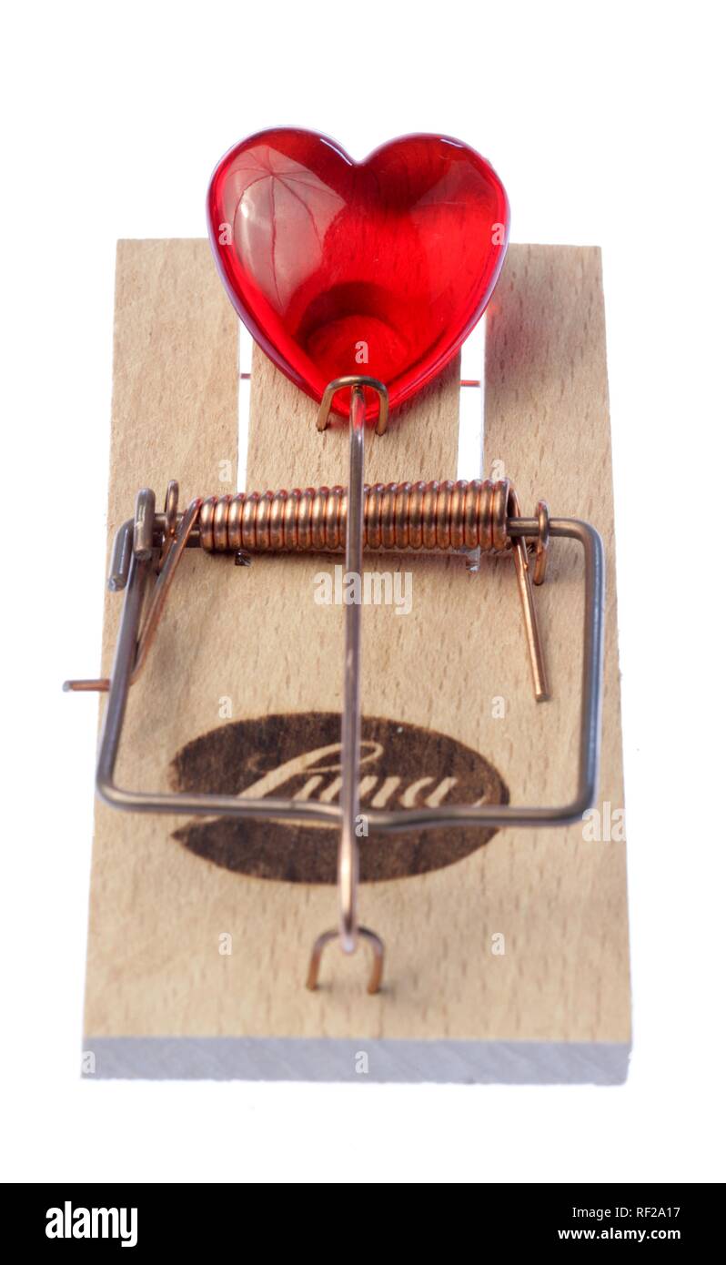Symbolic shot: heart caught in a mousetrap, love trap Stock Photo - Alamy