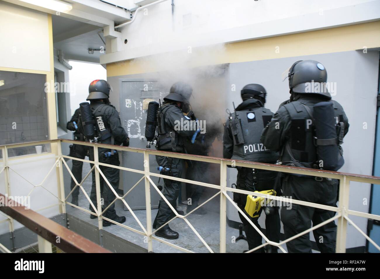 Prison swat hi-res stock photography and images - Alamy