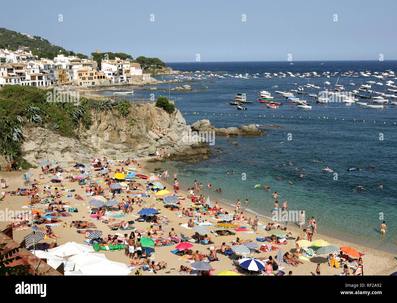Calella de palafrugell activities hi-res stock photography and images ...