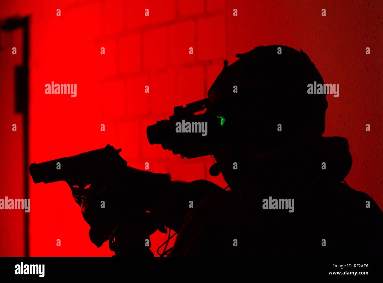 Swat team night vision hi-res stock photography and images - Alamy