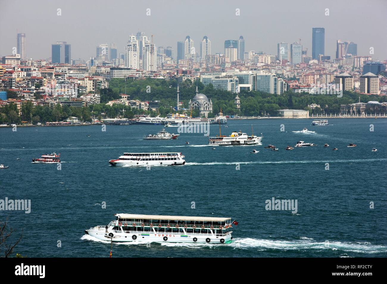 Ferry passenger boats hi-res stock photography and images - Alamy