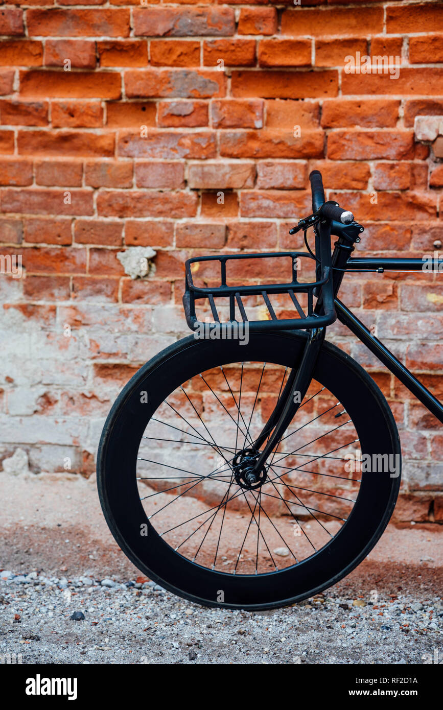 Cargo cage of acustomised commuter fixie bike at brick wall Stock Photo ...