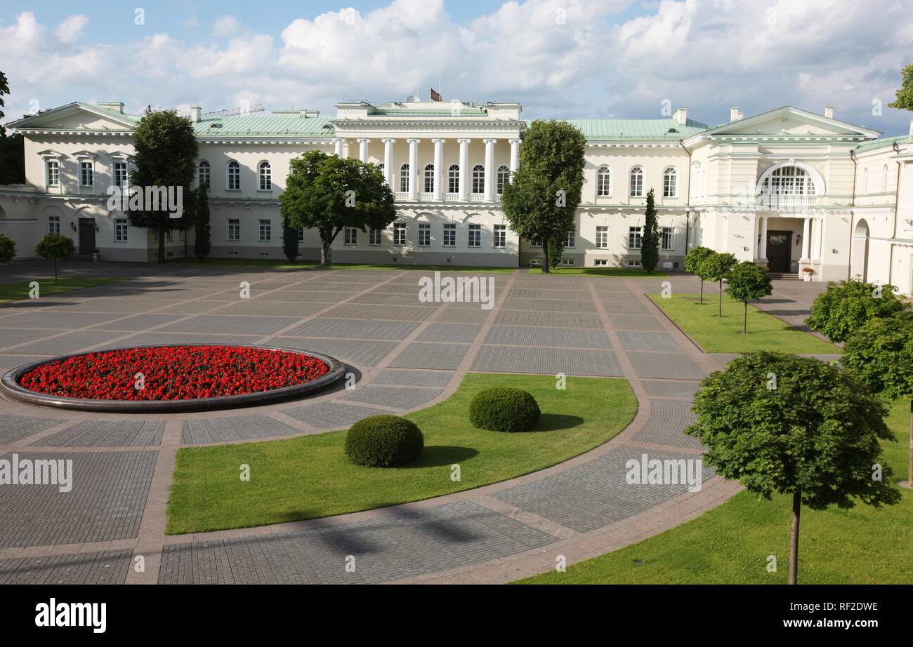 Presidential Palace in the historic city centre of Vilnius, Lithuania ...