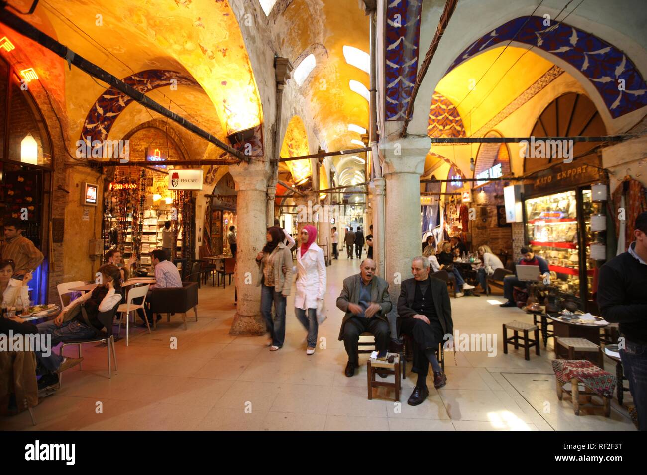 Covered bazaar hi-res stock photography and images - Alamy