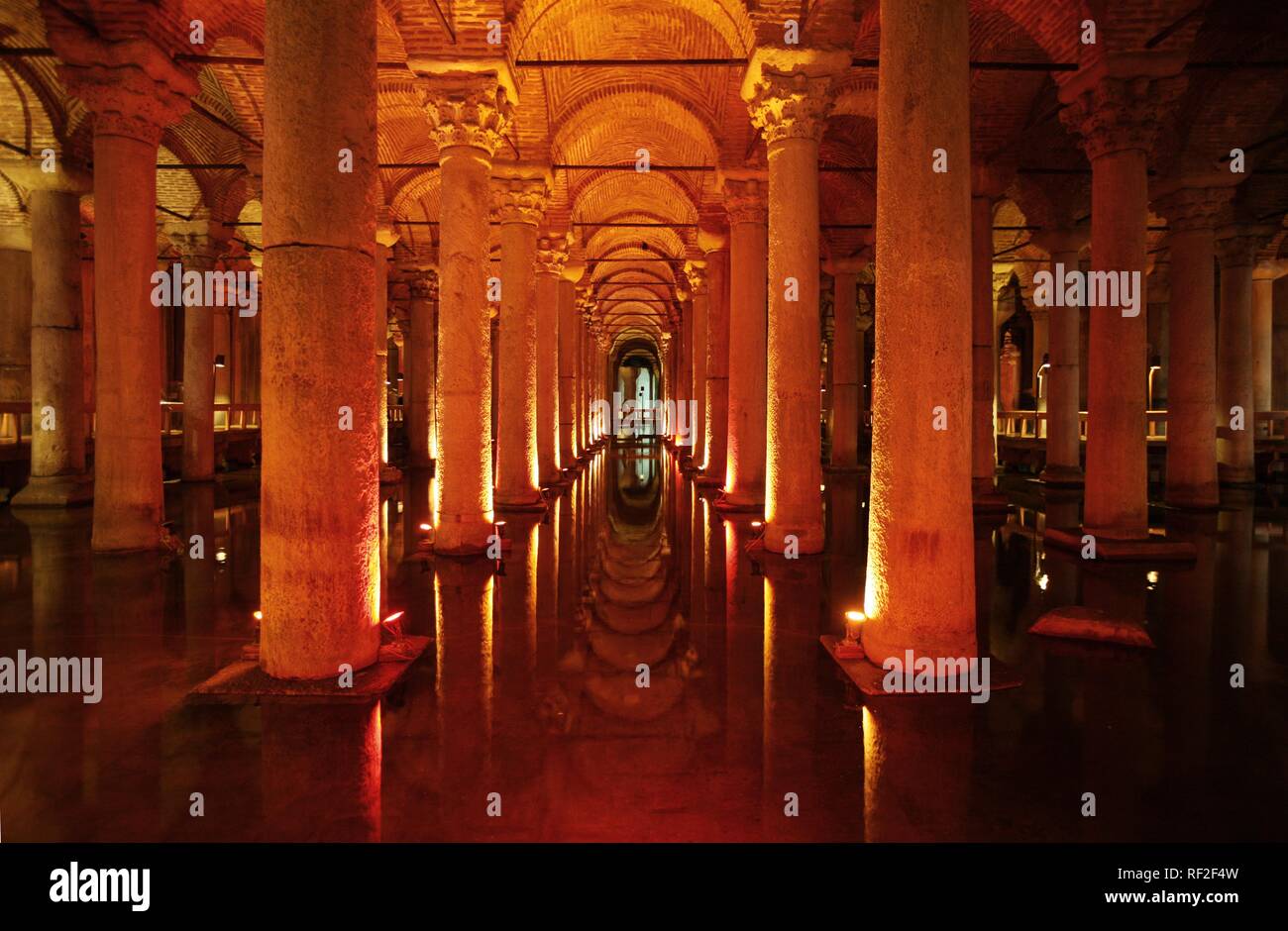 Yerebatan Sarayi, Byzantine Basilica Cistern in Sultanahmet, interior ...