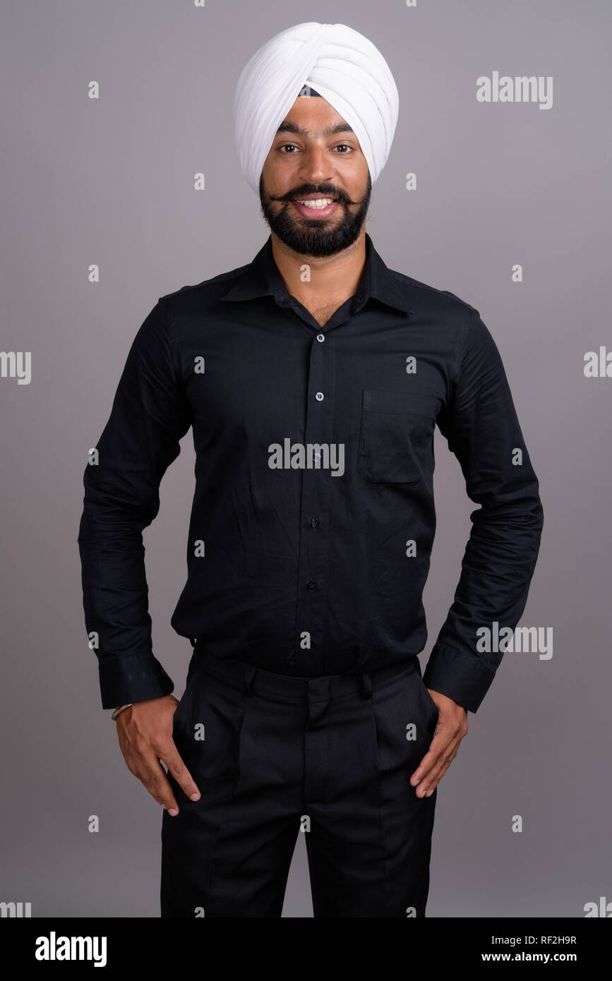 Young Indian Sikh businessman wearing white turban Stock Photo - Alamy