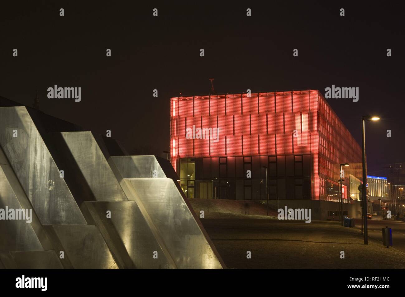 Das Lentos Kunstmuseum Linz ist ein Museum der Avantgarde in Linz. Als ...