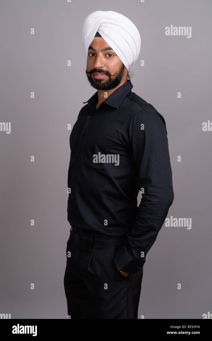 Young Indian Sikh businessman wearing white turban Stock Photo - Alamy