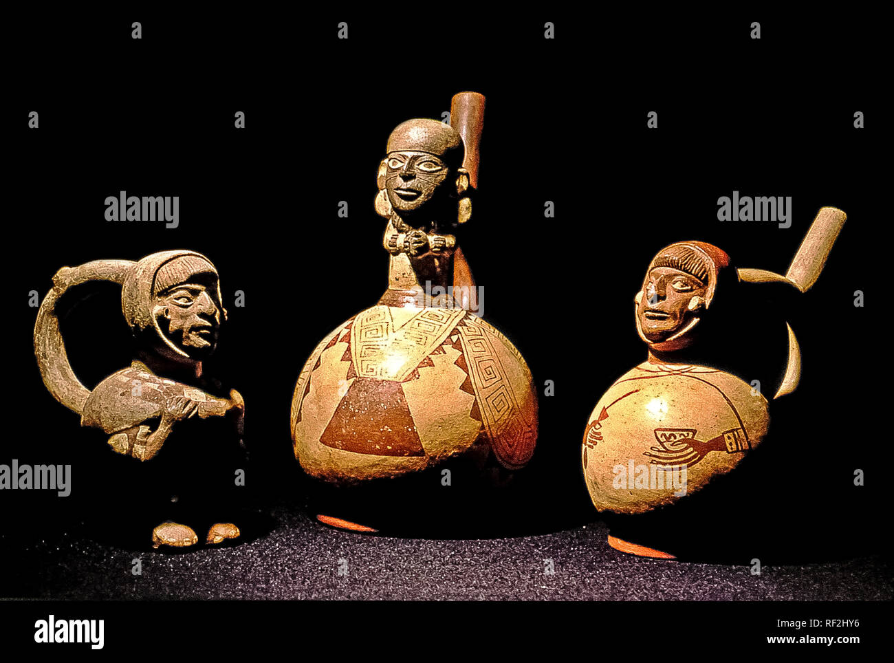 PerÃ¹ Huaca de la Luna Jars of mythology anthropomorphic sculptures ...