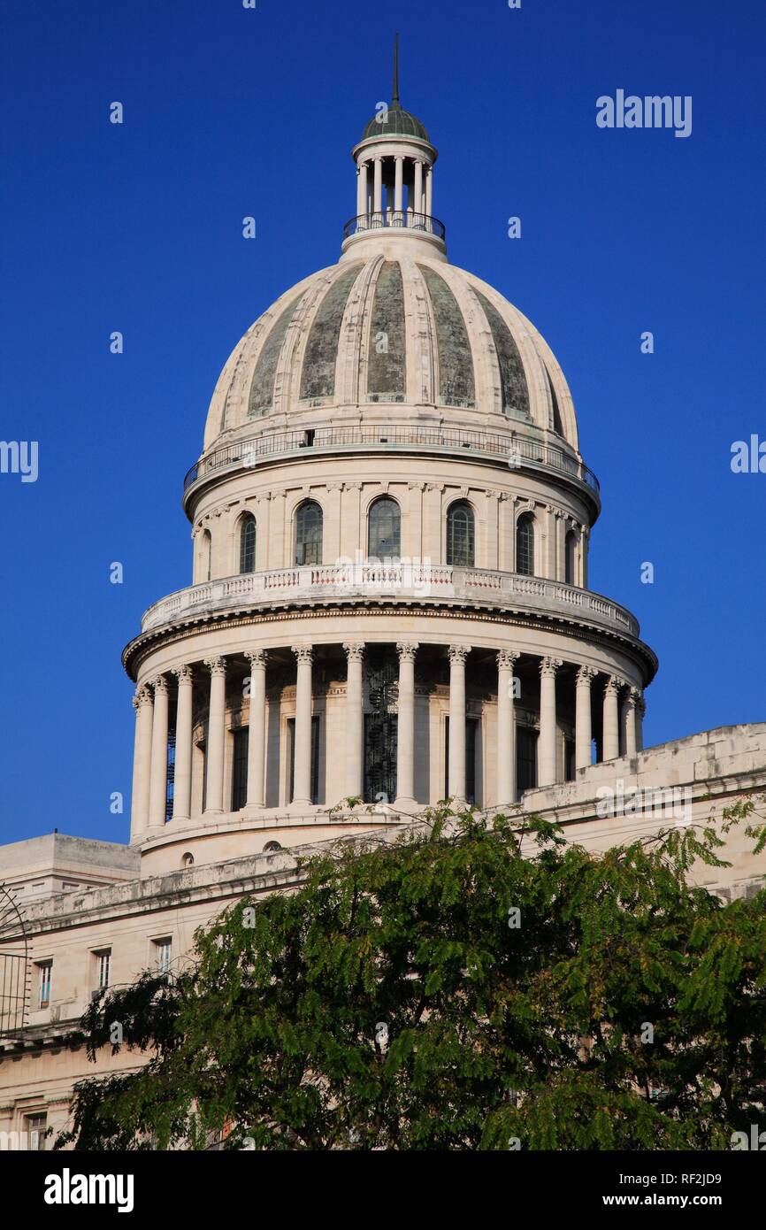 The national capitol building el capitolio hi-res stock photography and ...