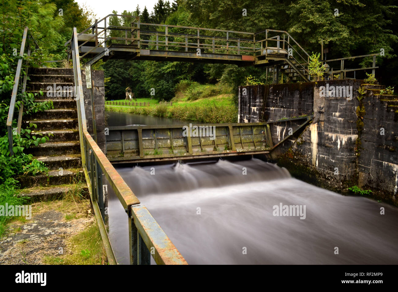 Old river lock hi-res stock photography and images - Alamy