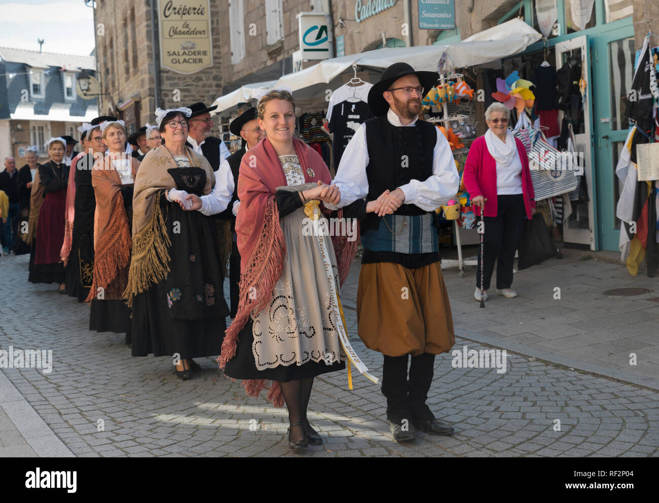 Traditional breton costume hi-res stock photography and images - Alamy