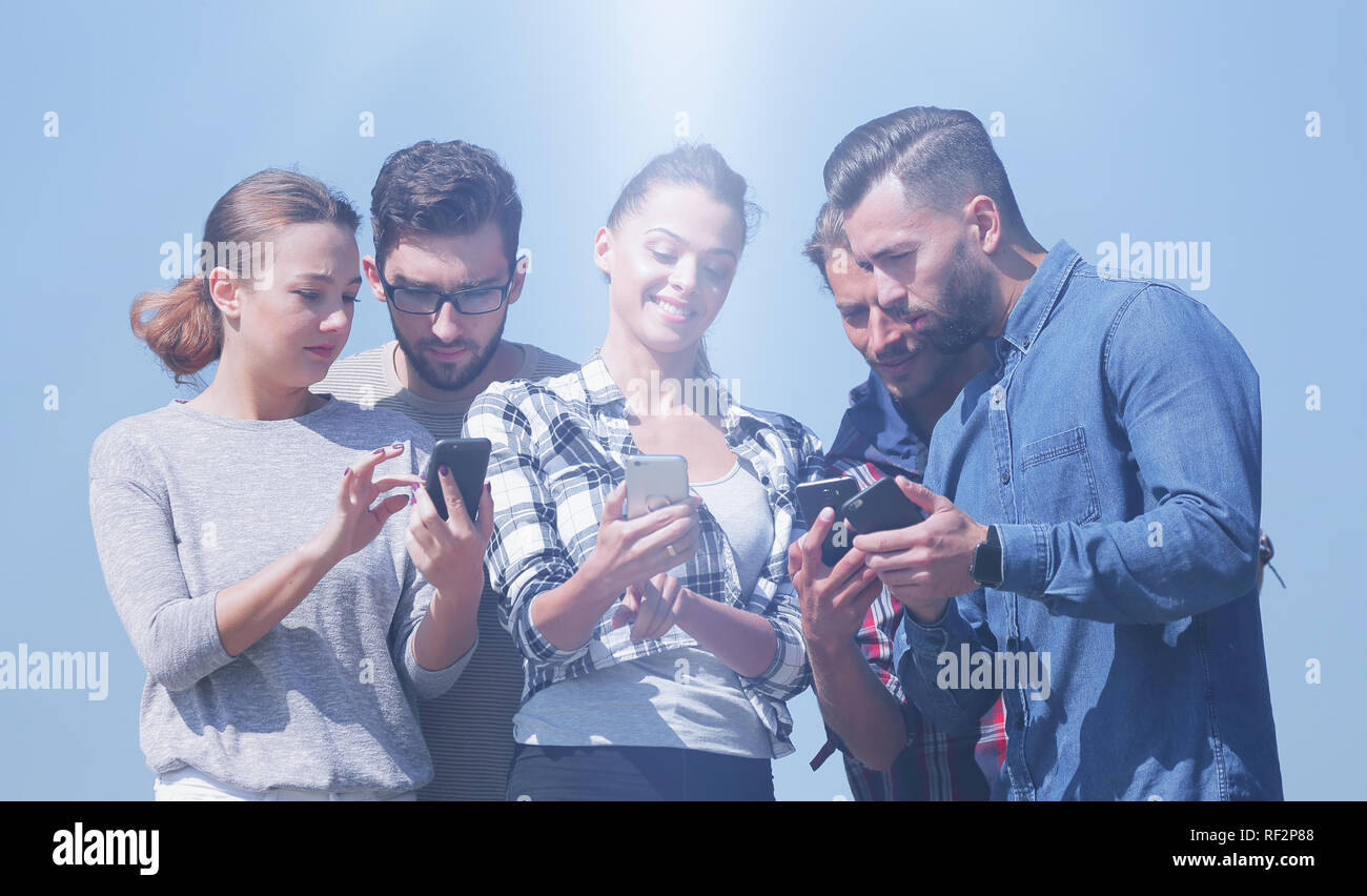 group of young people using smartphones Stock Photo - Alamy