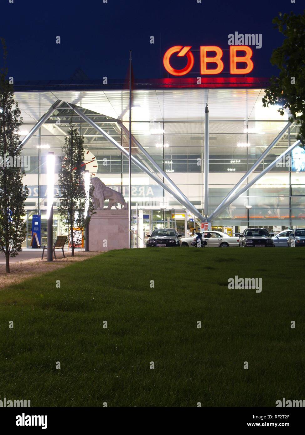 Linz hauptbahnhof hi-res stock photography and images - Alamy