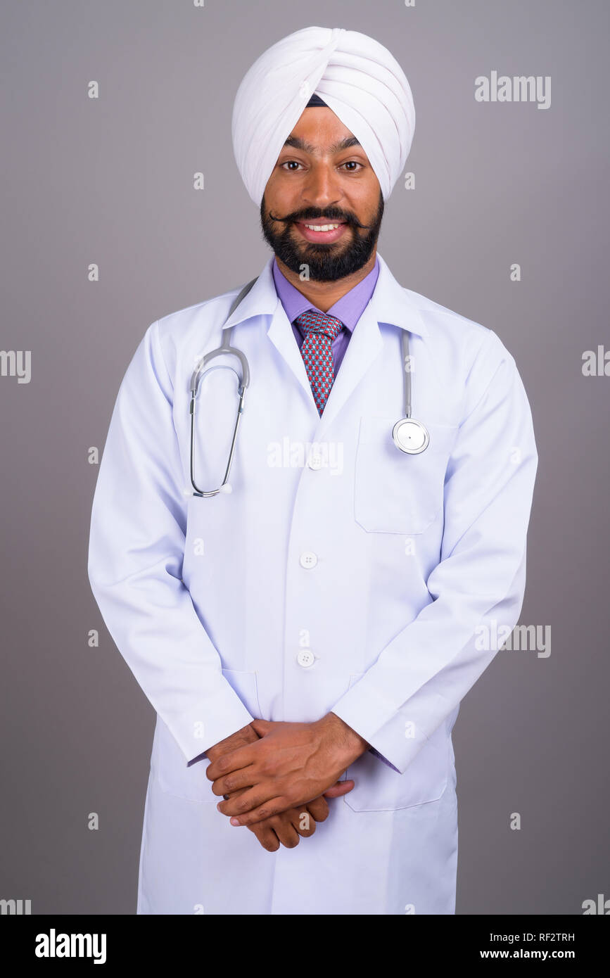 Portrait of young Indian Sikh man doctor smiling Stock Photo - Alamy