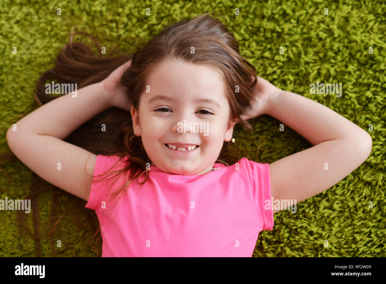 Portrait of funny smiling little girl at home Stock Photo - Alamy