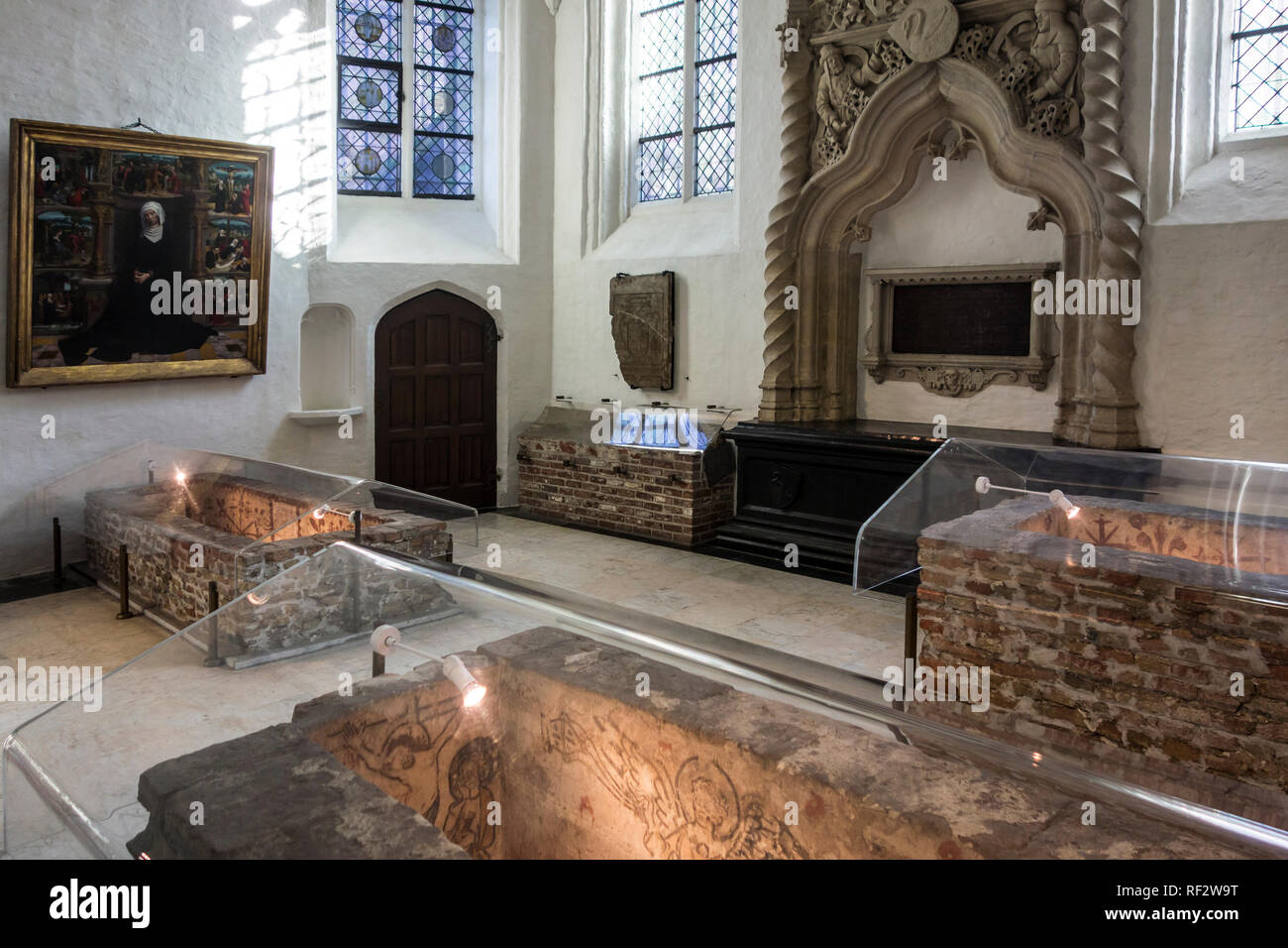 13th and 15th century painted graves in the Church of Our Lady / Onze-Lieve-Vrouwekerk in the ...