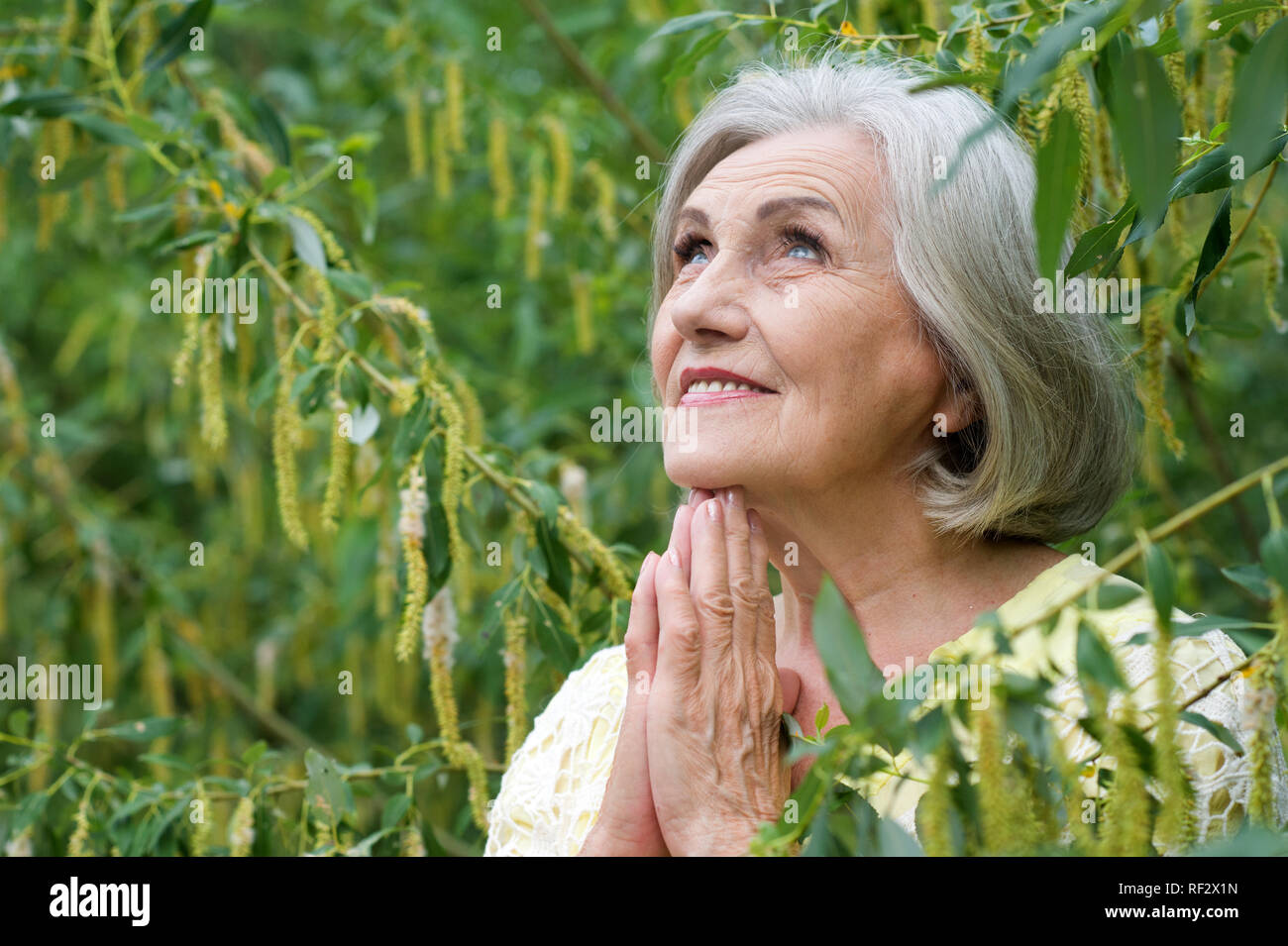 Older woman praying hi-res stock photography and images - Alamy