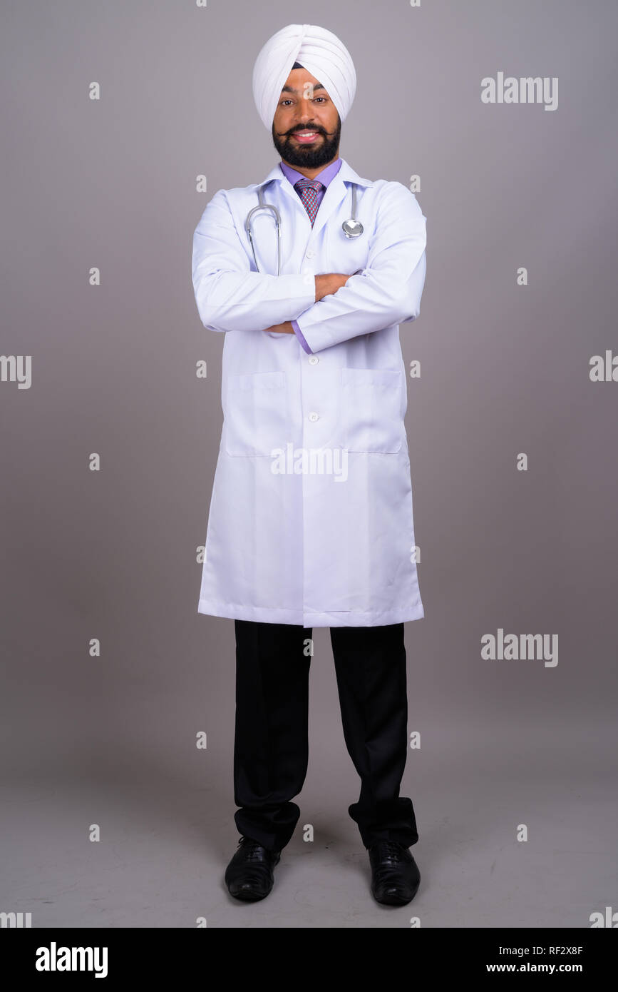Portrait of young Indian Sikh man doctor Stock Photo - Alamy