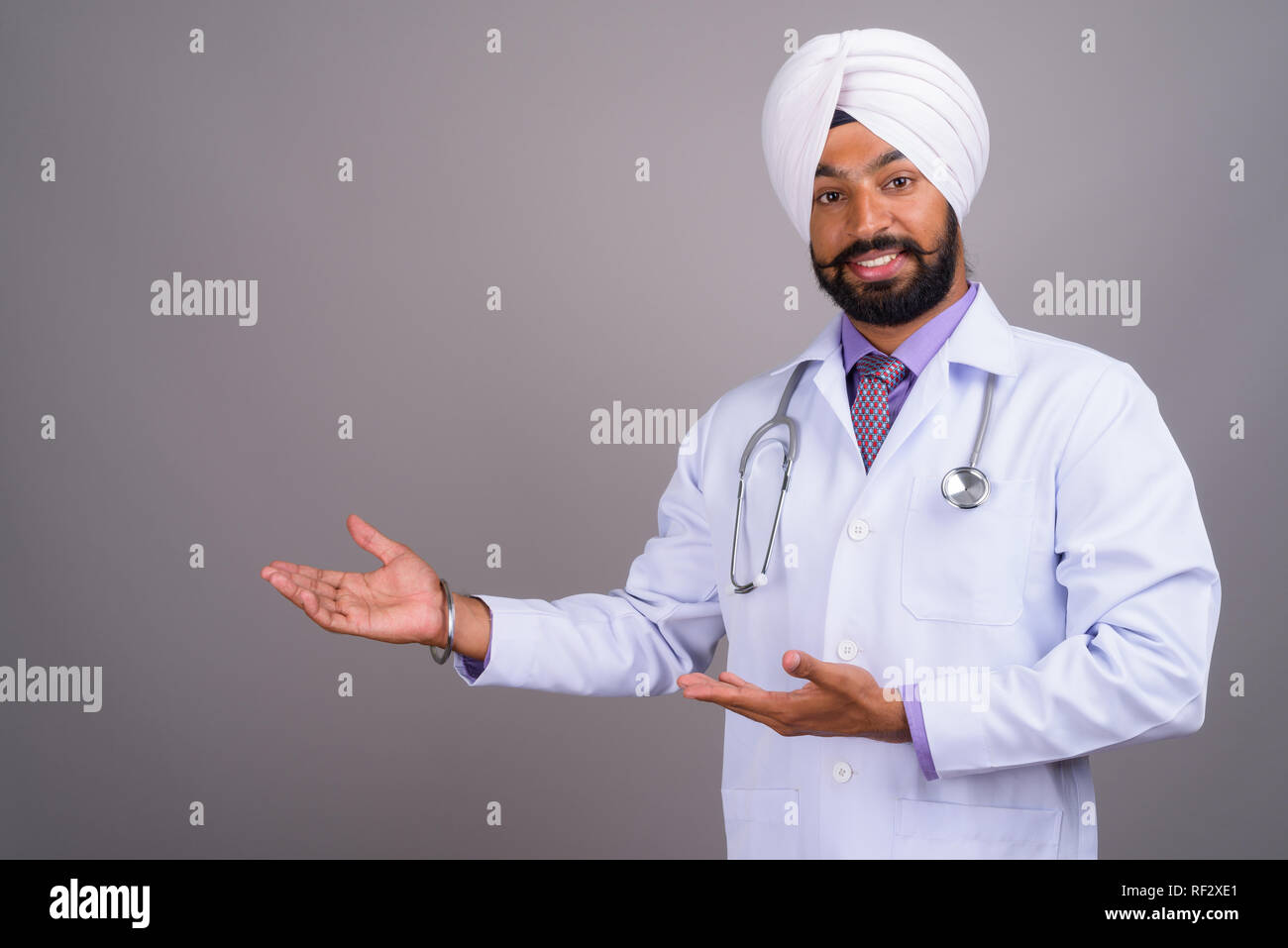 Portrait of young Indian Sikh man doctor smiling Stock Photo - Alamy