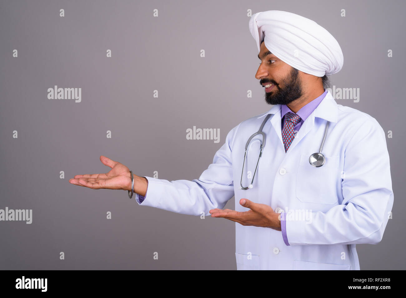 Portrait of young Indian Sikh man doctor smiling Stock Photo - Alamy